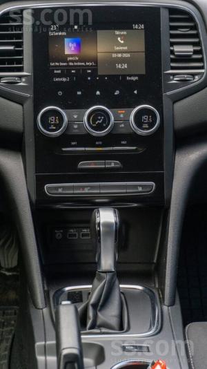 Grey Renault Megane 2021 in Riga, with an engine capacity of 1.50 L and mileage of 238 thousand km for 11990 €, photo 14 on AUTOMOTO.COM.LV