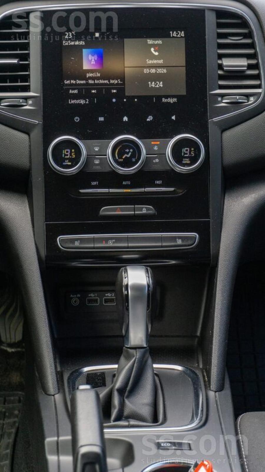 Grey Renault Megane 2021 in Riga, with an engine capacity of 1.50 L and mileage of 238 thousand km for 11990 €, photo 14 on AUTOMOTO.COM.LV