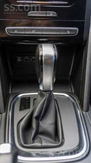 Grey Renault Megane 2021 in Riga, with an engine capacity of 1.50 L and mileage of 238 thousand km for 11990 €, photo 16 on AUTOMOTO.COM.LV