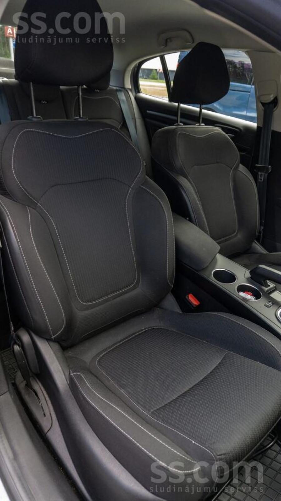 Grey Renault Megane 2021 in Riga, with an engine capacity of 1.50 L and mileage of 238 thousand km for 11990 €, photo 26 on AUTOMOTO.COM.LV