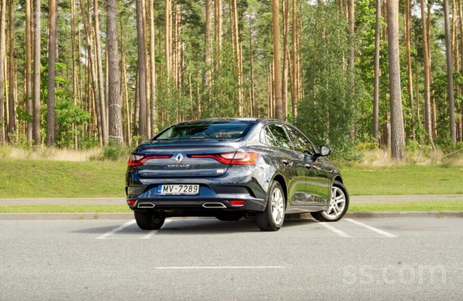 Grey Renault Megane 2021 in Riga, with an engine capacity of 1.50 L and mileage of 238 thousand km for 10590 €, photo 7 on AUTOMOTO.COM.LV