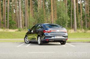Grey Renault Megane 2021 in Riga, with an engine capacity of 1.50 L and mileage of 238 thousand km for 10590 €, photo 9 on AUTOMOTO.COM.LV