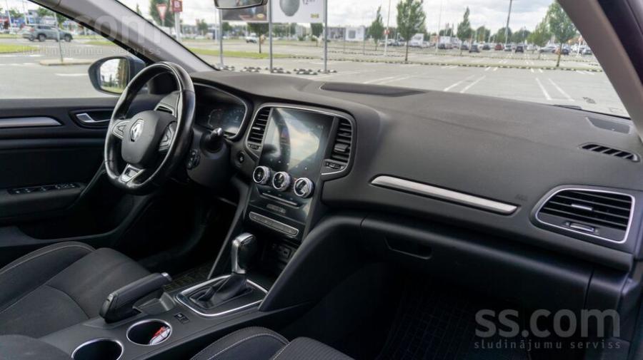 Grey Renault Megane 2021 in Riga, with an engine capacity of 1.50 L and mileage of 238 thousand km for 10590 €, photo 12 on AUTOMOTO.COM.LV