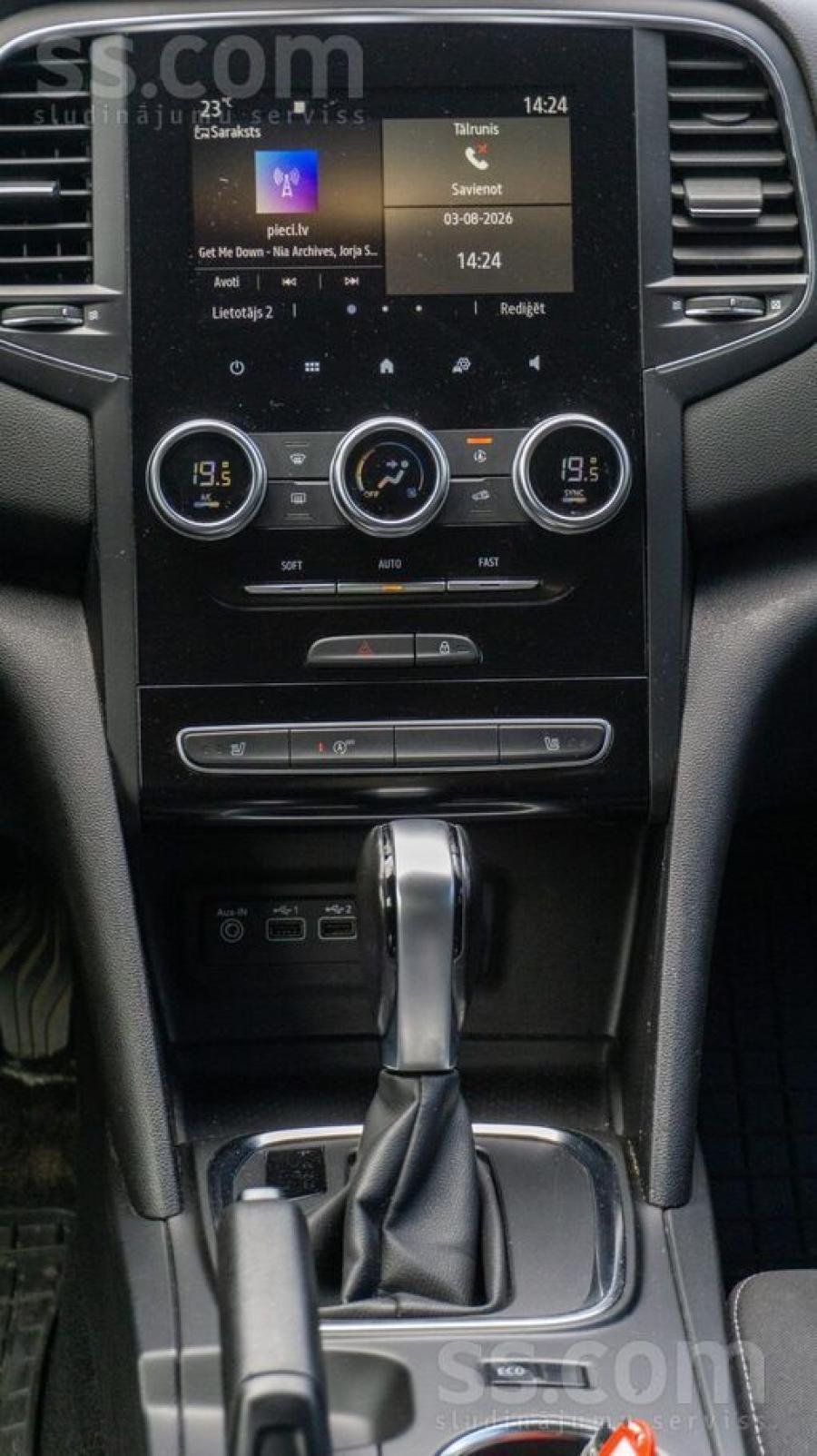 Grey Renault Megane 2021 in Riga, with an engine capacity of 1.50 L and mileage of 238 thousand km for 10590 €, photo 14 on AUTOMOTO.COM.LV