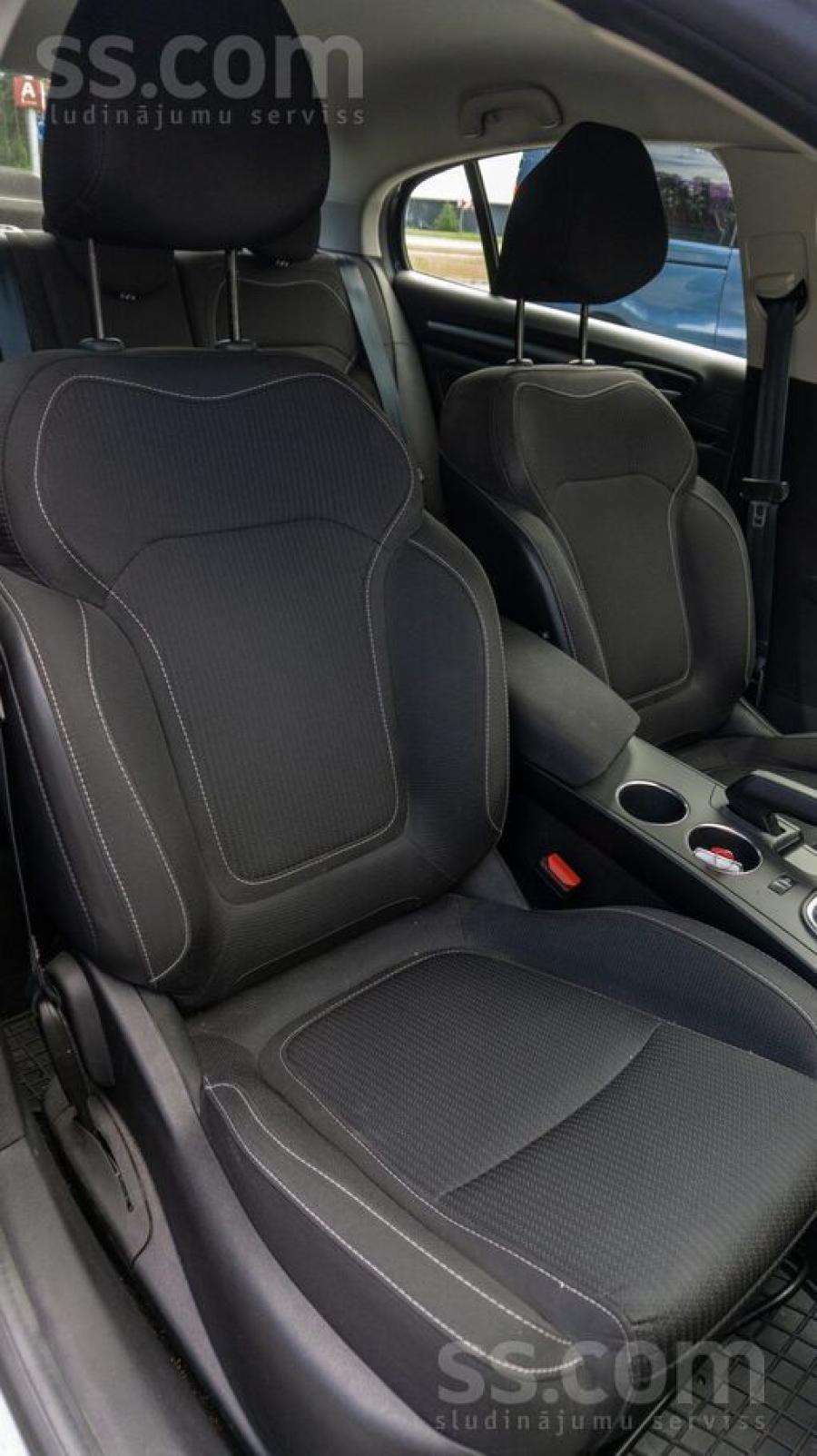 Grey Renault Megane 2021 in Riga, with an engine capacity of 1.50 L and mileage of 238 thousand km for 10590 €, photo 26 on AUTOMOTO.COM.LV