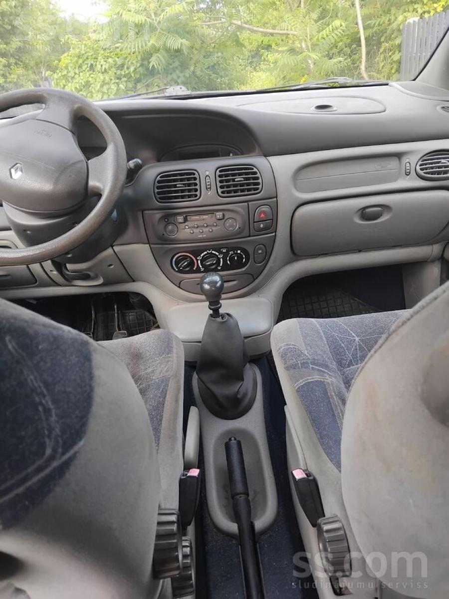 Pelēks Renault Megane 2001 Rīga, ar dzinēja tilpumu 1.60 L un nobraukumu 266 tūkst. km par 1100 €, foto 4 vietnē AUTOMOTO.COM.LV