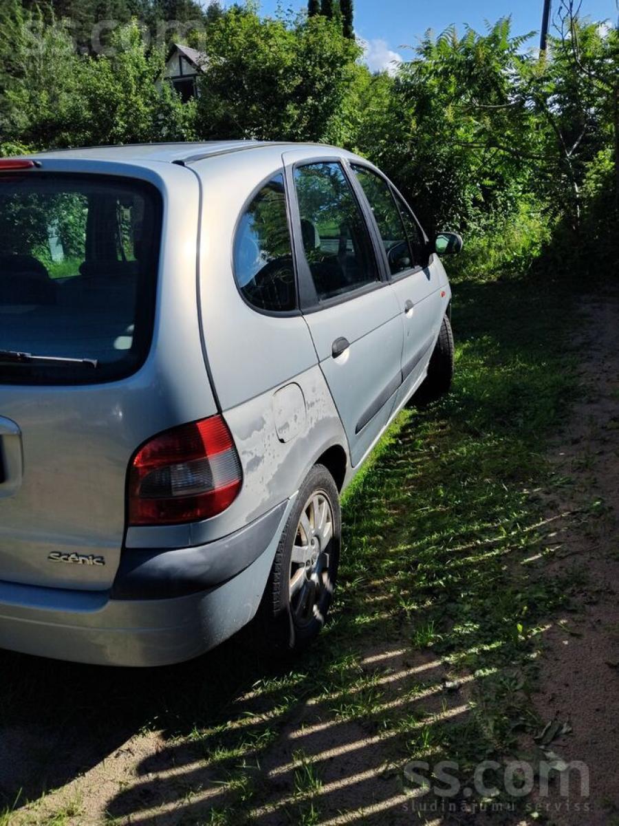 Pelēks Renault Megane 2001 Rīga, ar dzinēja tilpumu 1.60 L un nobraukumu 266 tūkst. km par 1100 €, foto 9 vietnē AUTOMOTO.COM.LV