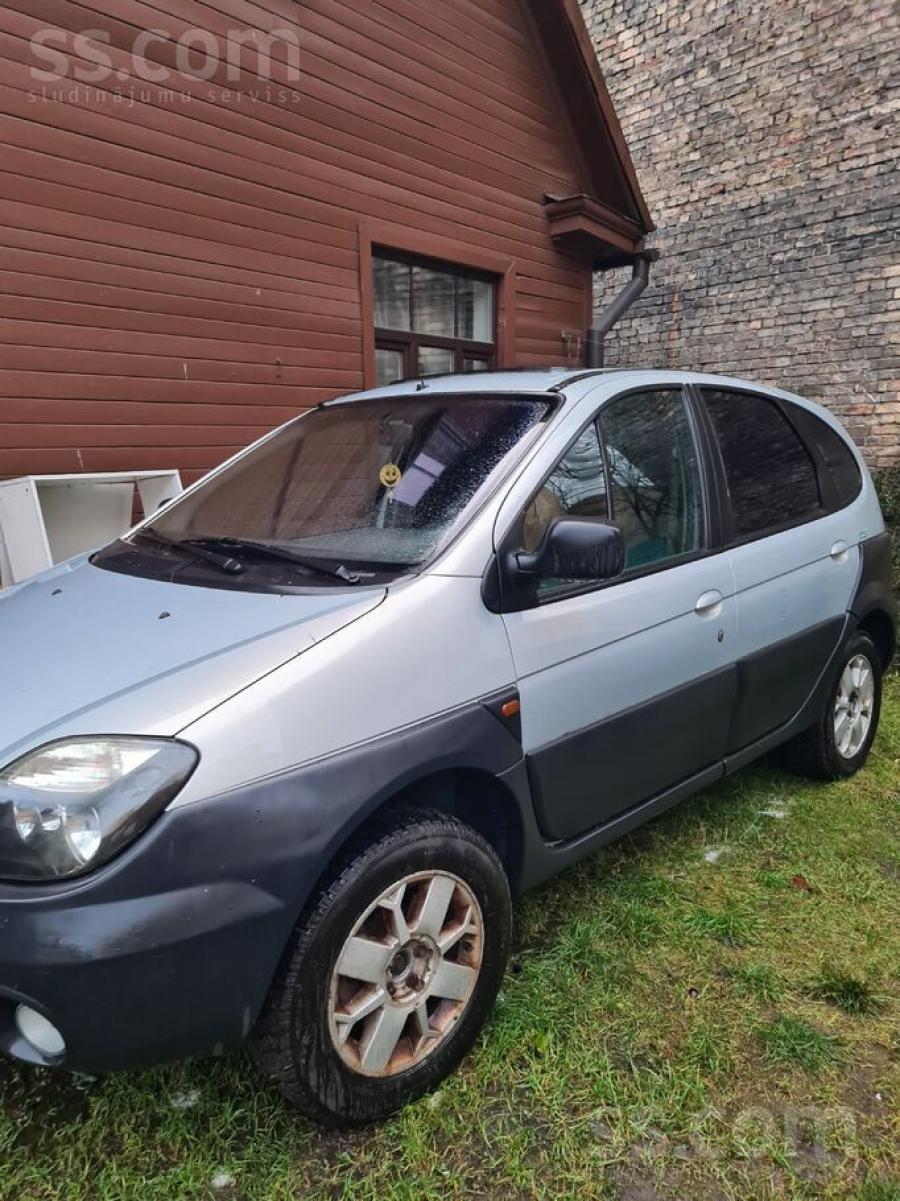 Grey Renault Megane 2003 in Riga, with an engine capacity of 1.90 L and mileage of 249 thousand km for 1100 €, photo 3 on AUTOMOTO.COM.LV