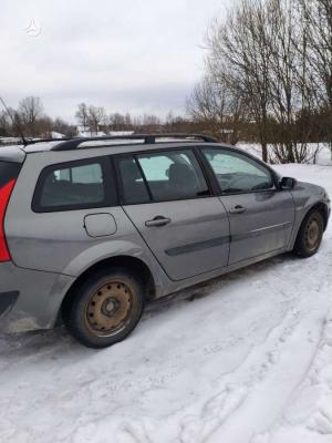 Grey Renault Megane 2004 in Vilnius, with an engine capacity of 2.00 L and mileage of 325 thousand km for 600 €, photo 4 on AUTOMOTO.COM.LV