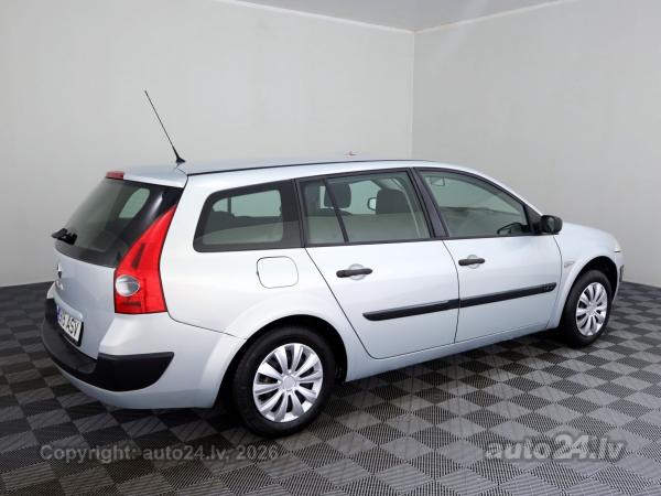 Pelēks Renault Megane 2004 Tallina, ar dzinēja tilpumu 1.40 L un nobraukumu 242 tūkst. km par 999 €, foto 3 vietnē AUTOMOTO.COM.LV