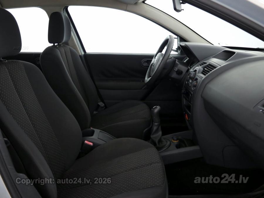 Pelēks Renault Megane 2004 Tallina, ar dzinēja tilpumu 1.40 L un nobraukumu 242 tūkst. km par 999 €, foto 7 vietnē AUTOMOTO.COM.LV