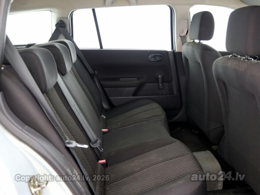 Pelēks Renault Megane 2004 Tallina, ar dzinēja tilpumu 1.40 L un nobraukumu 242 tūkst. km par 999 €, foto 8 vietnē AUTOMOTO.COM.LV