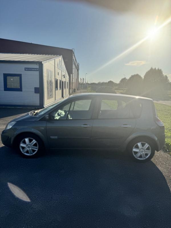 Grey Renault Megane 2005 in Tallinn, with an engine capacity of 0.00 L and mileage of 138 thousand km for 500 €, photo 2 on AUTOMOTO.COM.LV