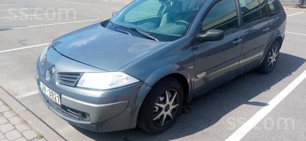 Grey Renault Megane 2006 in Riga, with an engine capacity of 1.60 L and mileage of 385 thousand km for 1450 €, photo 7 on AUTOMOTO.COM.LV
