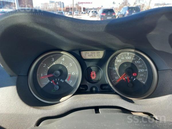 Pelēks Renault Megane 2006 Rīga, ar dzinēja tilpumu 1.60 L un nobraukumu 252 tūkst. km par 2500 €, foto 9 vietnē AUTOMOTO.COM.LV