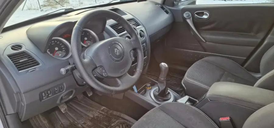 Pelēks Renault Megane 2006 Valmiera, ar dzinēja tilpumu 1.60 L un nobraukumu 301 tūkst. km par 1200 €, foto 9 vietnē AUTOMOTO.COM.LV