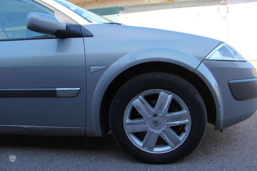 Pelēks Renault Megane 2006 Kauņa, ar dzinēja tilpumu 2.00 L un nobraukumu 260 tūkst. km par 1300 €, foto 8 vietnē AUTOMOTO.COM.LV