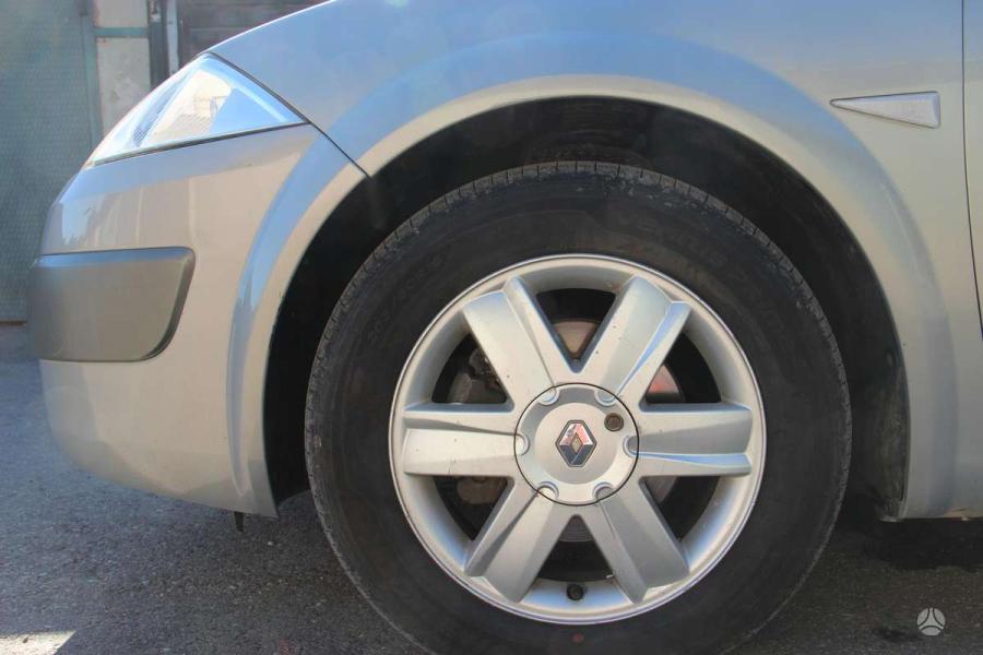 Pelēks Renault Megane 2006 Kauņa, ar dzinēja tilpumu 2.00 L un nobraukumu 260 tūkst. km par 1300 €, foto 10 vietnē AUTOMOTO.COM.LV