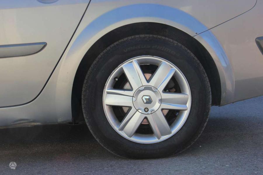 Pelēks Renault Megane 2006 Kauņa, ar dzinēja tilpumu 2.00 L un nobraukumu 260 tūkst. km par 1300 €, foto 11 vietnē AUTOMOTO.COM.LV