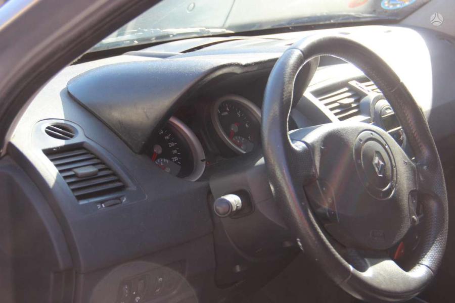 Pelēks Renault Megane 2006 Kauņa, ar dzinēja tilpumu 2.00 L un nobraukumu 260 tūkst. km par 1300 €, foto 18 vietnē AUTOMOTO.COM.LV