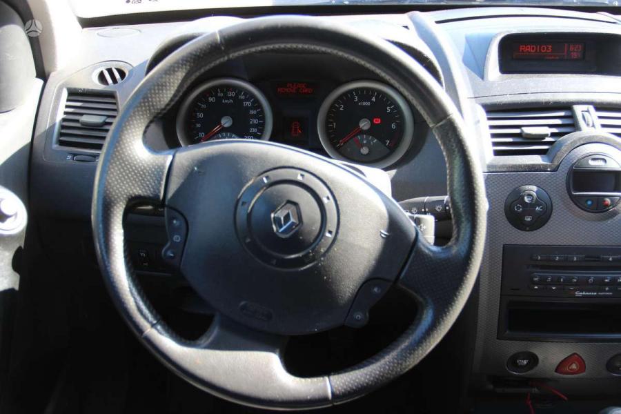 Pelēks Renault Megane 2006 Kauņa, ar dzinēja tilpumu 2.00 L un nobraukumu 260 tūkst. km par 1300 €, foto 20 vietnē AUTOMOTO.COM.LV