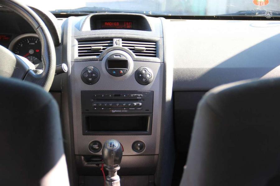 Pelēks Renault Megane 2006 Kauņa, ar dzinēja tilpumu 2.00 L un nobraukumu 260 tūkst. km par 1300 €, foto 23 vietnē AUTOMOTO.COM.LV