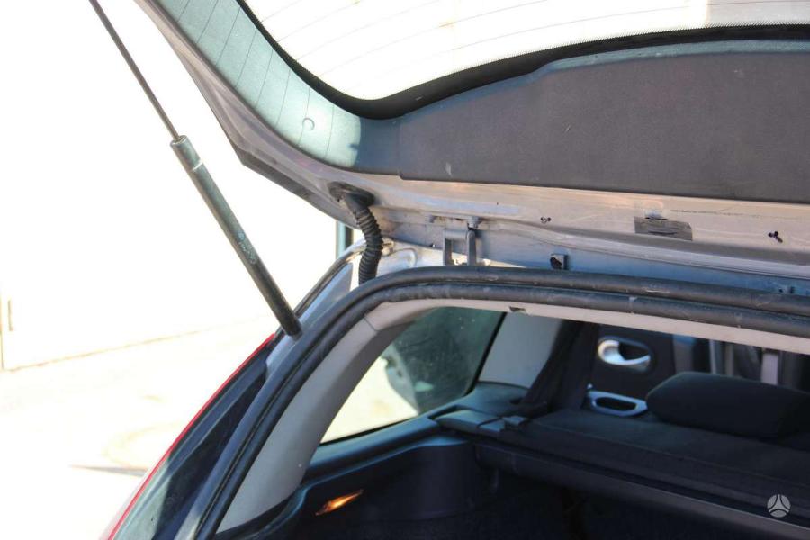 Pelēks Renault Megane 2006 Kauņa, ar dzinēja tilpumu 2.00 L un nobraukumu 260 tūkst. km par 1300 €, foto 27 vietnē AUTOMOTO.COM.LV