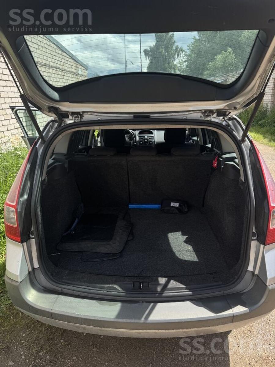 Pelēks Renault Megane 2007 Rīga, ar dzinēja tilpumu 1.90 L un nobraukumu 240 tūkst. km par 800 €, foto 6 vietnē AUTOMOTO.COM.LV