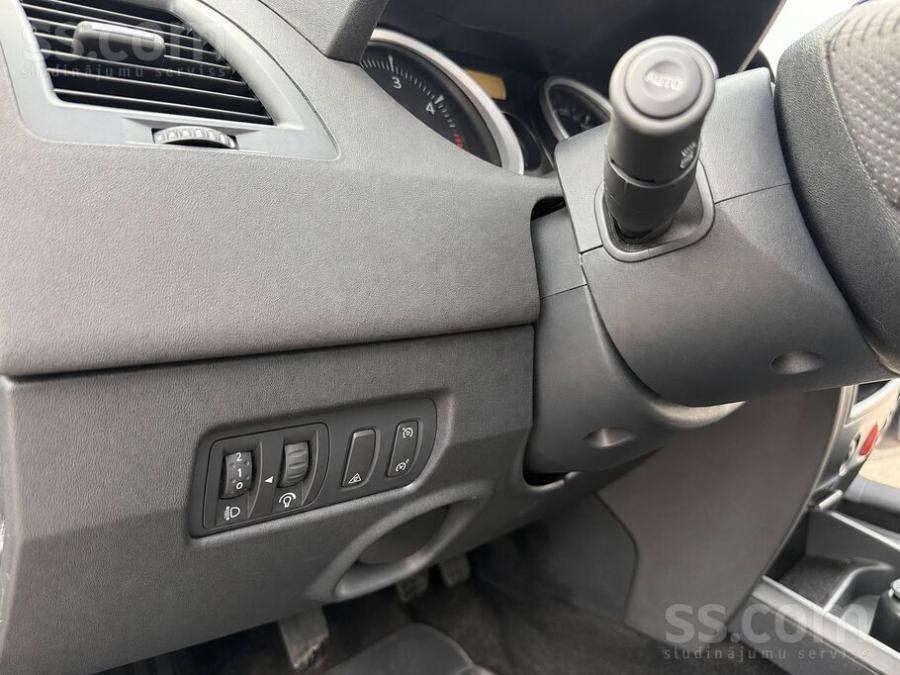 Grey Renault Megane 2007 in Riga, with an engine capacity of 1.90 L and mileage of 230 thousand km for 1290 €, photo 8 on AUTOMOTO.COM.LV