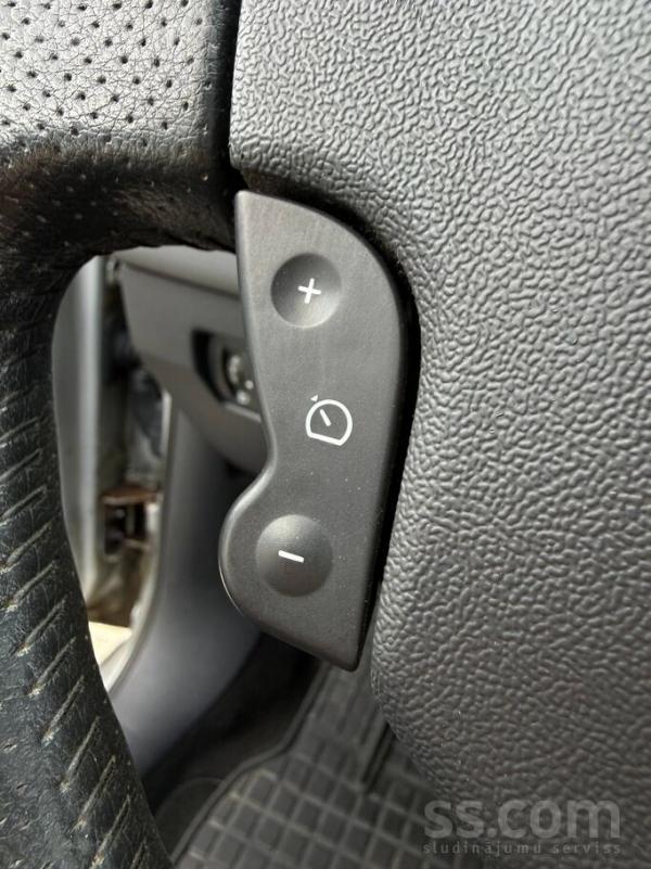 Grey Renault Megane 2007 in Riga, with an engine capacity of 1.90 L and mileage of 230 thousand km for 1290 €, photo 8 on AUTOMOTO.COM.LV