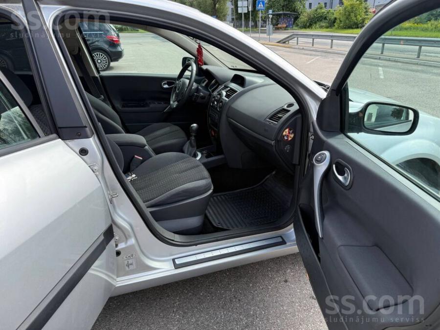 Grey Renault Megane 2007 in Riga, with an engine capacity of 1.90 L and mileage of 230 thousand km for 1290 €, photo 12 on AUTOMOTO.COM.LV