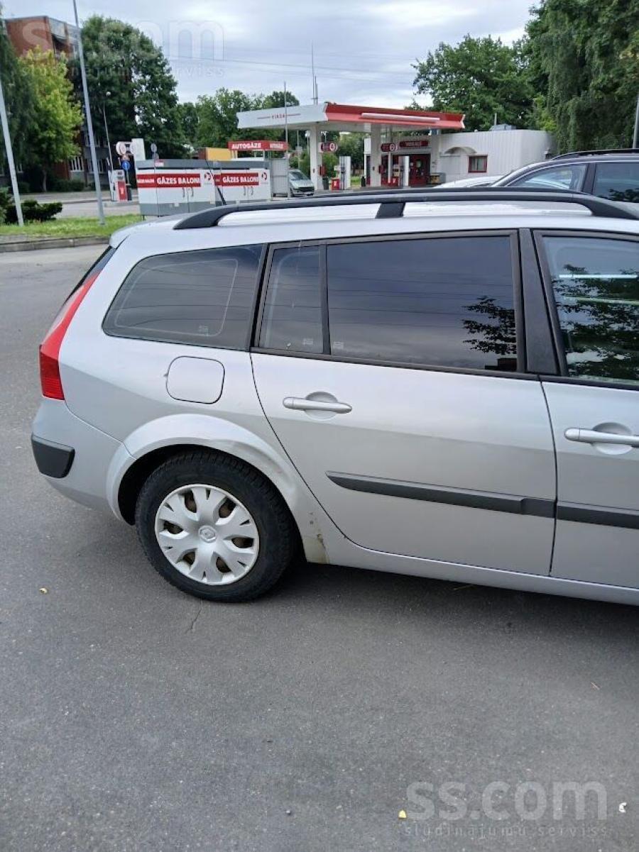 Grey Renault Megane 2007 in Riga, with an engine capacity of 1.60 L and mileage of 231 thousand km for 950 €, photo 4 on AUTOMOTO.COM.LV