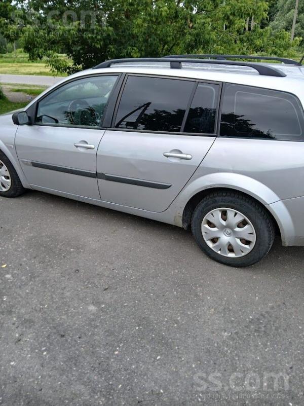 Grey Renault Megane 2007 in Riga, with an engine capacity of 1.60 L and mileage of 231 thousand km for 950 €, photo 5 on AUTOMOTO.COM.LV