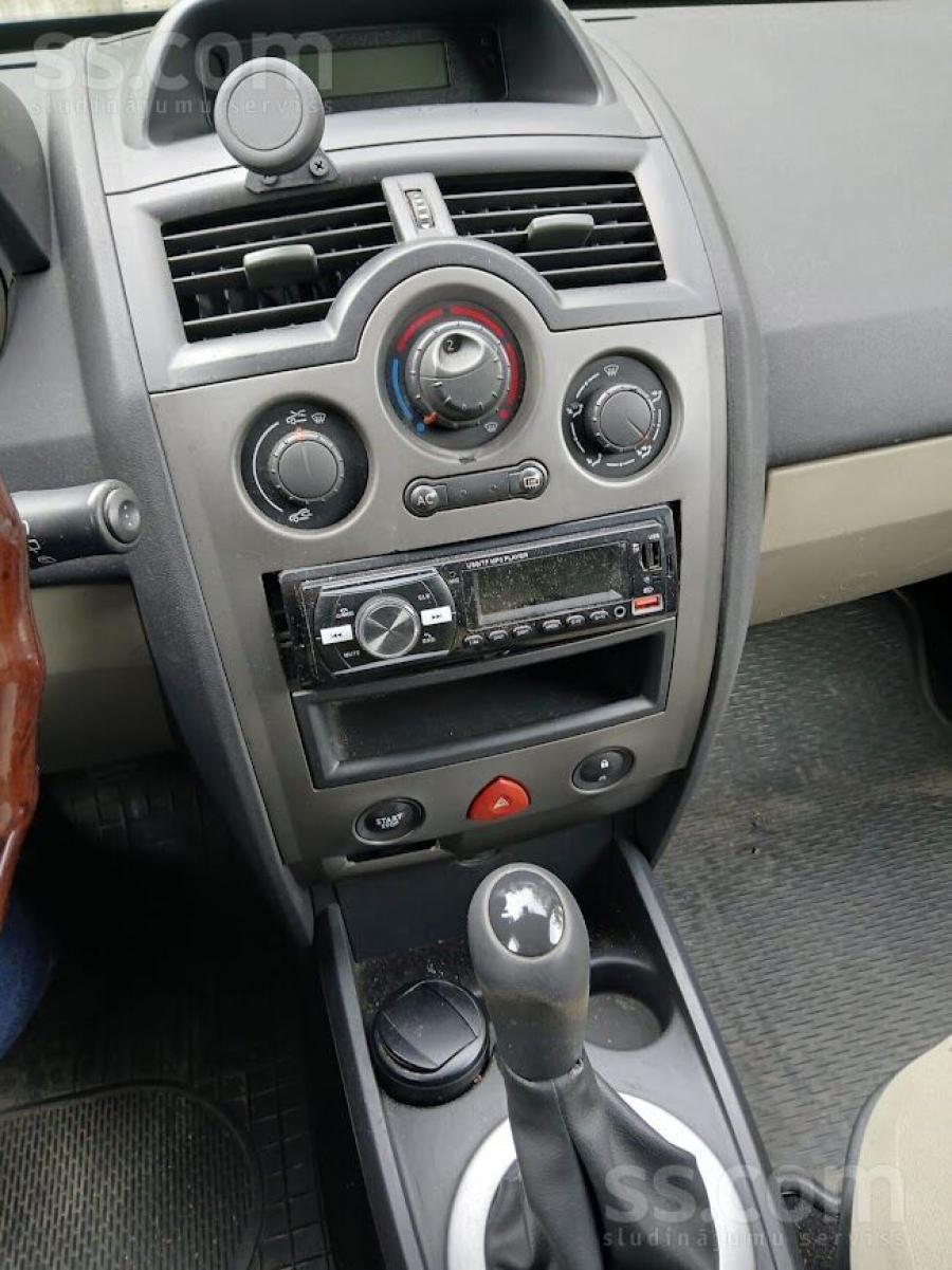 Grey Renault Megane 2007 in Riga, with an engine capacity of 1.60 L and mileage of 231 thousand km for 950 €, photo 7 on AUTOMOTO.COM.LV