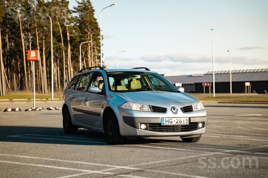Grey Renault Megane 2008 in Riga, with an engine capacity of 1.60 L and mileage of 147 thousand km for 1300 €, photo 3 on AUTOMOTO.COM.LV