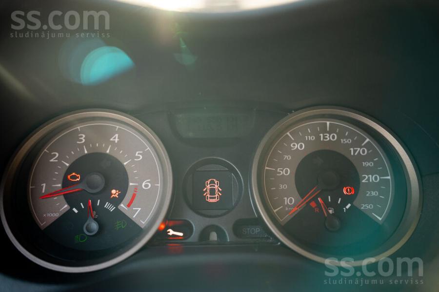 Pelēks Renault Megane 2008 Rīga, ar dzinēja tilpumu 1.60 L un nobraukumu 148 tūkst. km par 1300 €, foto 9 vietnē AUTOMOTO.COM.LV