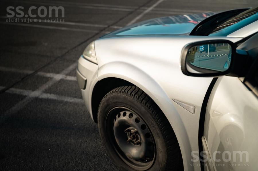 Pelēks Renault Megane 2008 Rīga, ar dzinēja tilpumu 1.60 L un nobraukumu 148 tūkst. km par 900 €, foto 13 vietnē AUTOMOTO.COM.LV