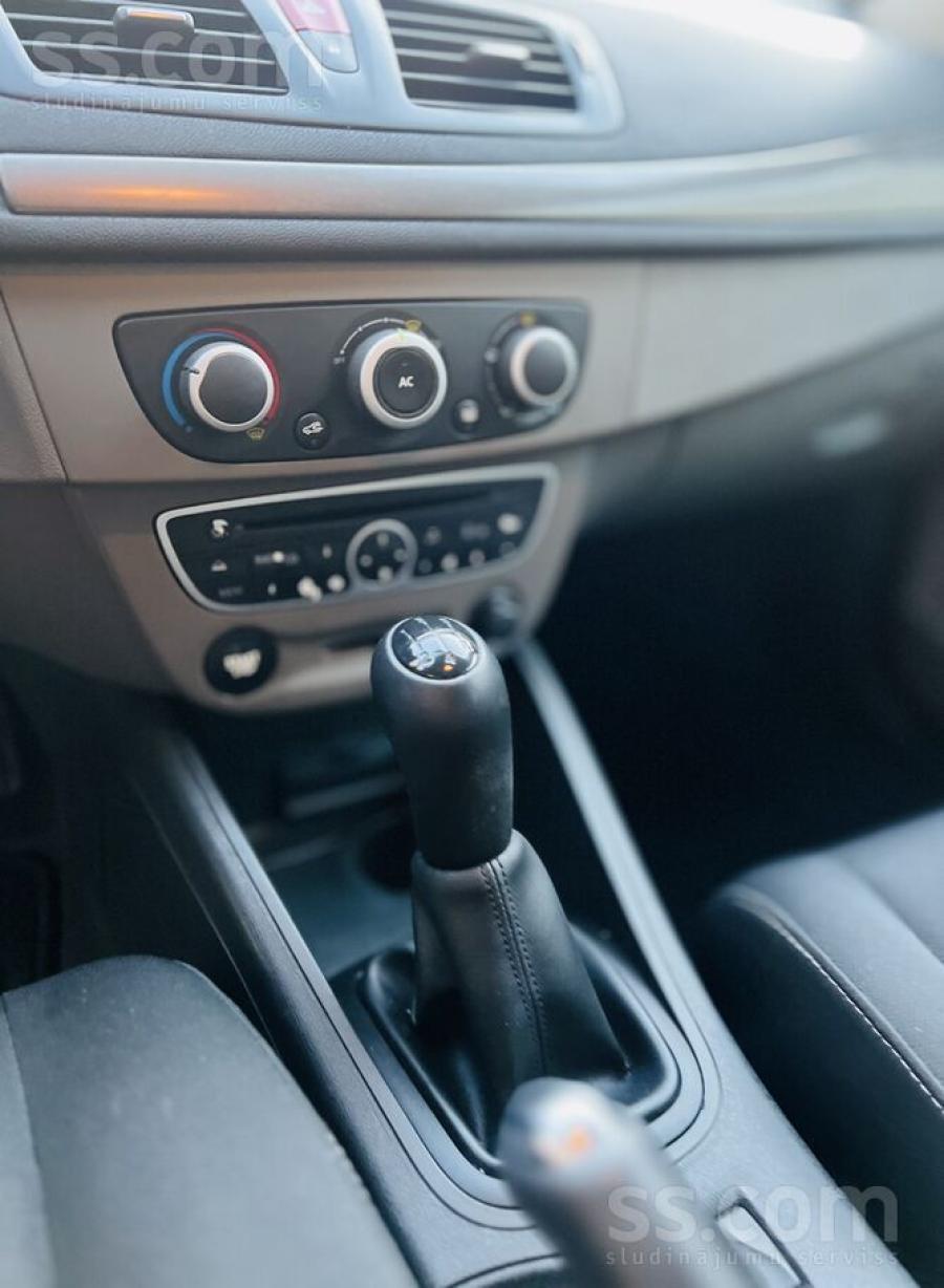 Pelēks Renault Megane 2009 Rīga, ar dzinēja tilpumu 1.60 L un nobraukumu 179 tūkst. km par 3158 €, foto 10 vietnē AUTOMOTO.COM.LV
