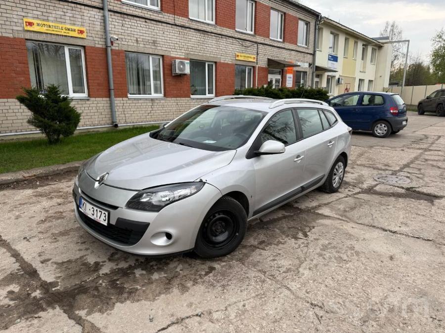 Grey Renault Megane 2010 in Riga, with an engine capacity of 1.50 L and mileage of 370 thousand km for 1700 €, photo 1 on AUTOMOTO.COM.LV