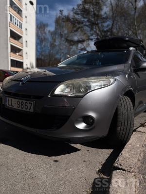Grey Renault Megane 2010 in Riga, with an engine capacity of 1.50 L and mileage of 323 thousand km for 2750 €, photo  on AUTOMOTO.COM.LV