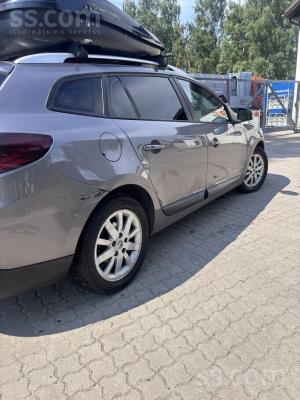 Grey Renault Megane 2010 in Riga, with an engine capacity of 1.50 L and mileage of 323 thousand km for 2500 €, photo 5 on AUTOMOTO.COM.LV