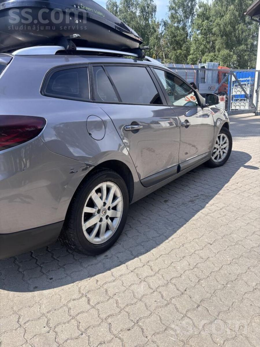 Grey Renault Megane 2010 in Riga, with an engine capacity of 1.50 L and mileage of 323 thousand km for 2500 €, photo 5 on AUTOMOTO.COM.LV