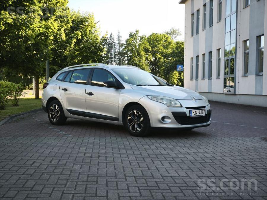 Pelēks Renault Megane 2010 Rīga, ar dzinēja tilpumu 1.50 L un nobraukumu 301 tūkst. km par 2400 €, foto 3 vietnē AUTOMOTO.COM.LV