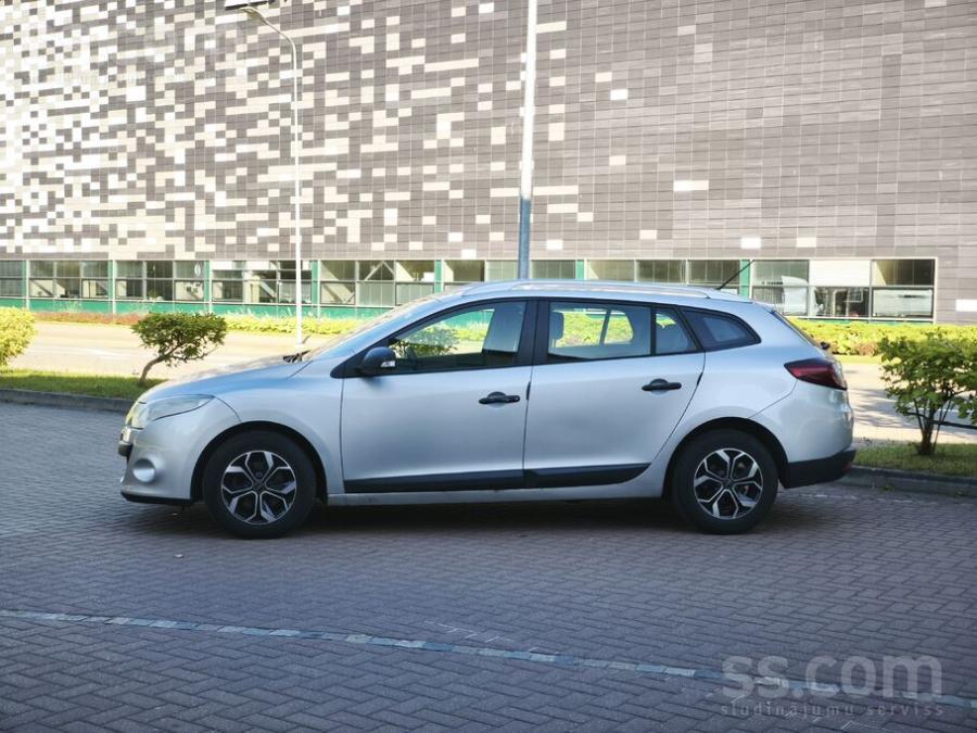 Pelēks Renault Megane 2010 Rīga, ar dzinēja tilpumu 1.50 L un nobraukumu 301 tūkst. km par 2400 €, foto 4 vietnē AUTOMOTO.COM.LV