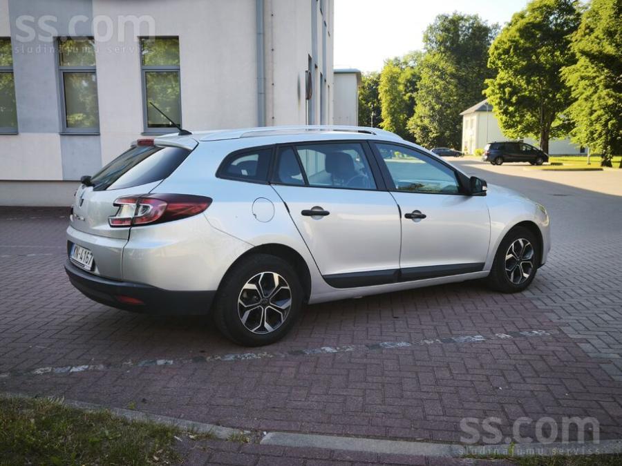 Pelēks Renault Megane 2010 Rīga, ar dzinēja tilpumu 1.50 L un nobraukumu 301 tūkst. km par 2400 €, foto 6 vietnē AUTOMOTO.COM.LV