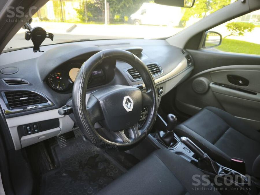Pelēks Renault Megane 2010 Rīga, ar dzinēja tilpumu 1.50 L un nobraukumu 301 tūkst. km par 2400 €, foto 11 vietnē AUTOMOTO.COM.LV