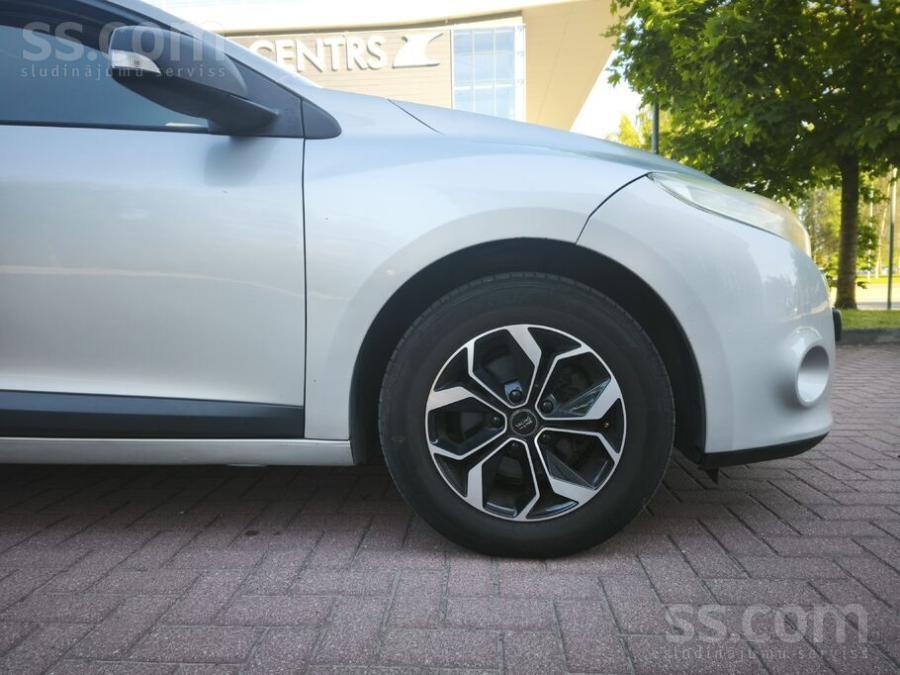 Pelēks Renault Megane 2010 Rīga, ar dzinēja tilpumu 1.50 L un nobraukumu 301 tūkst. km par 2400 €, foto 16 vietnē AUTOMOTO.COM.LV