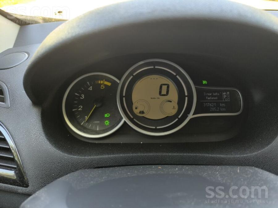 Серый Рено Меган 2011 в Рига, объемом двигателя 1.50 л и пробегом 318 тыс. км за 3000 €, фото 11 на AUTOMOTO.COM.LV