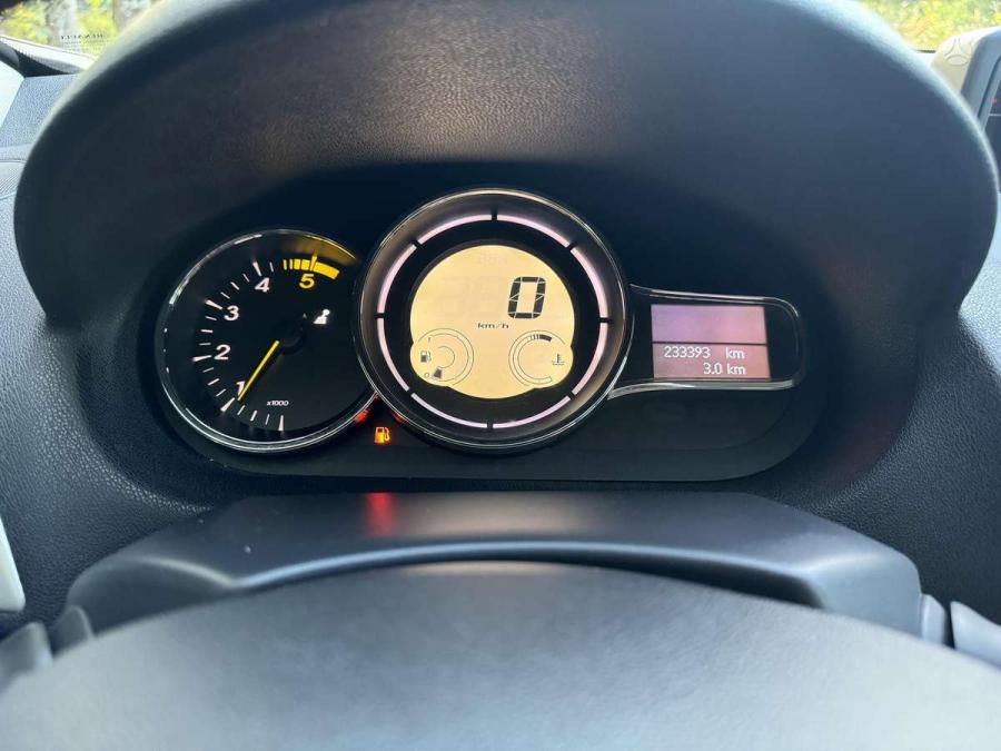 Grey Renault Megane 2011 in Vilnius, with an engine capacity of 1.46 L and mileage of 240 thousand km for 3750 €, photo 4 on AUTOMOTO.COM.LV
