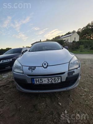 Grey Renault Megane 2011 in Riga, with an engine capacity of 1.60 L and mileage of 325 thousand km for 2500 €, photo 6 on AUTOMOTO.COM.LV